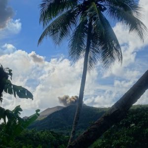 Vanuatu volcano tours: What's the best way to visit Tanna Volcano?